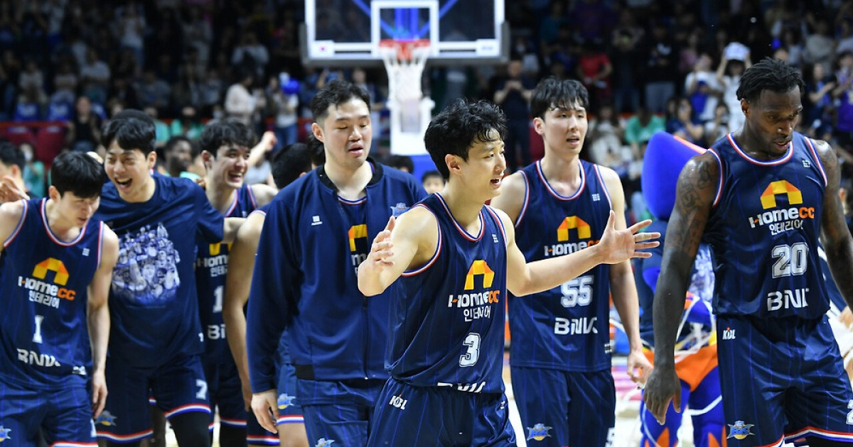 '男농구 챔피언'은 KCC!... 4승1패로 kt 잡고 통산 6번째 우승[챔프전]