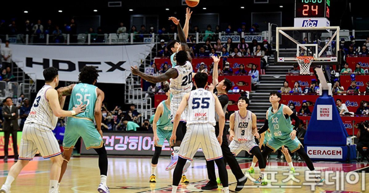 [ST포토] KT-KCC 챔피언결정전 5차전 시작
