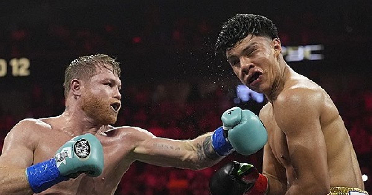 APTOPIX Alvarez Munguia Boxing