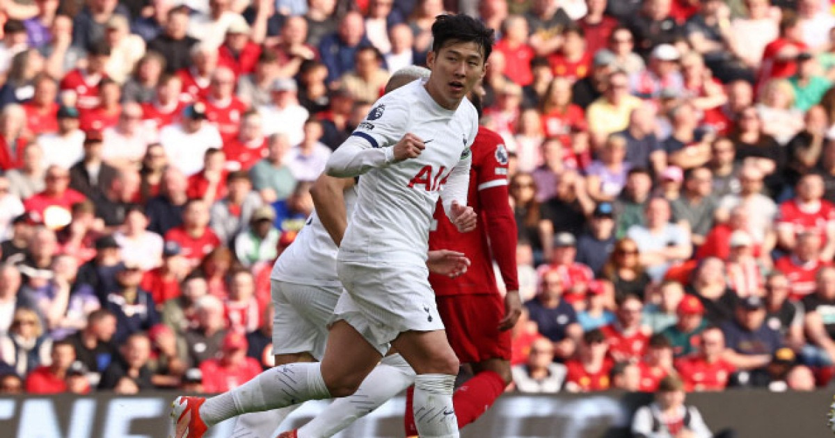 패스 한 번에 ‘뻥 뚫린’ 토트넘 수비... EPL ‘300경기 출전’ 손흥민, 120호골에도 웃을 수 없었다