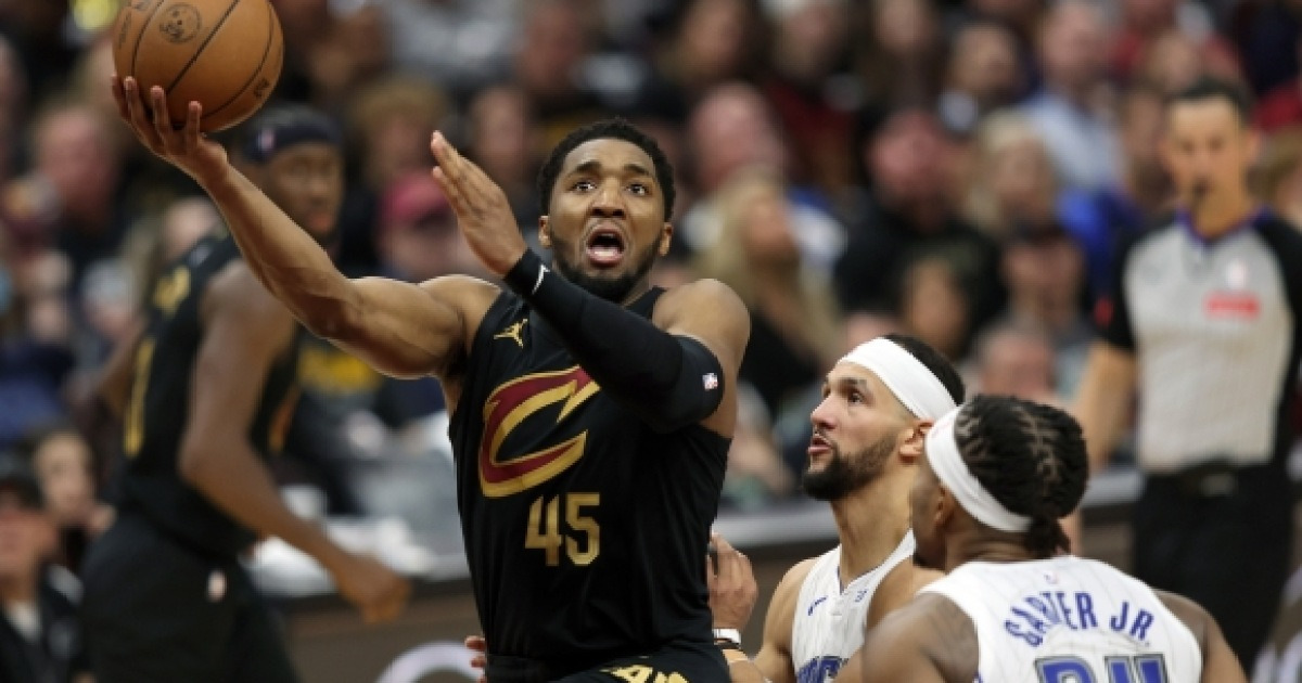 클리블랜드 NBA 2R 막차…‘연전극‘ 주인공 미첼 “패배 지겨워”