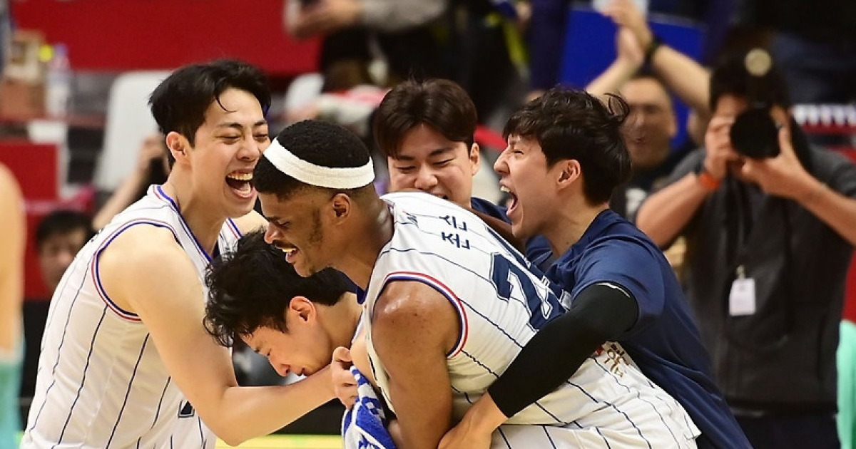 KCC, KT 잡으며 챔피언 등극 [포토]