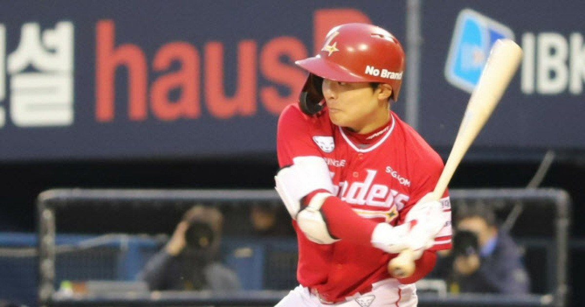 '신인 정준재 결승타-2년차 송영진 호투' SSG, LG전 6연패 탈출