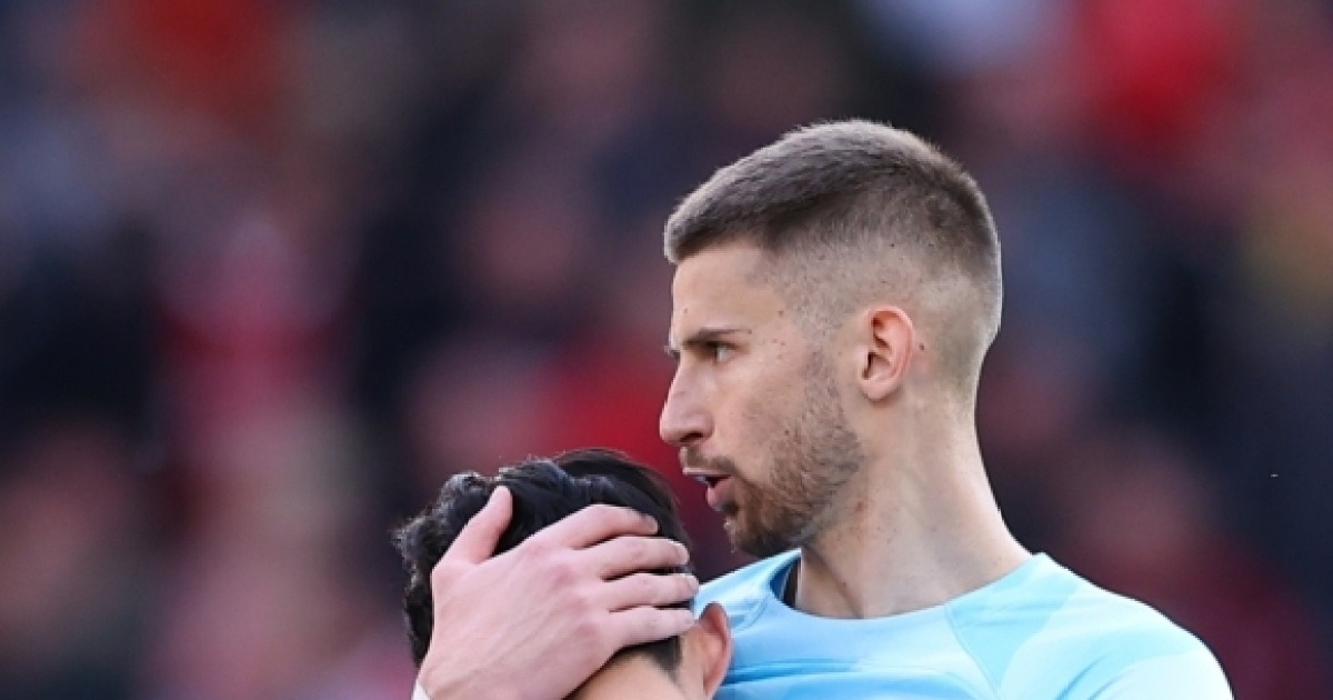 EPL 300경기·120호골 위업…너무 고생했어! 캡틴, 손흥민