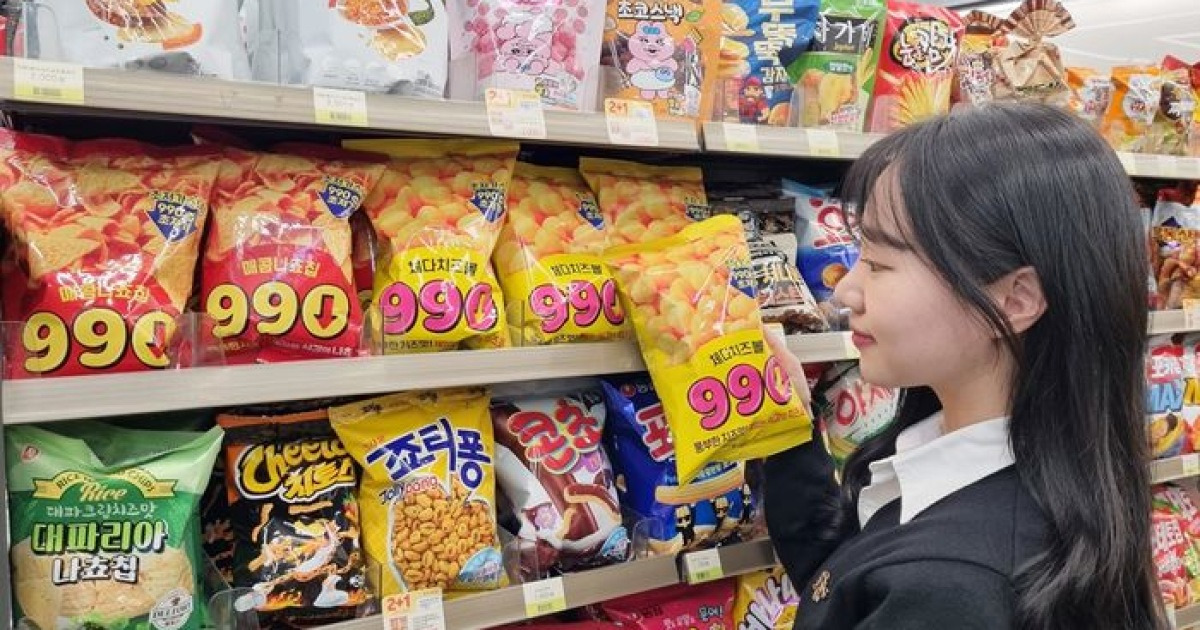 “초저가 상품으로 차별화” CU, ‘990원 스낵’ 선보여