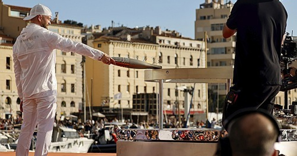 OLY Paris Torch Arrival