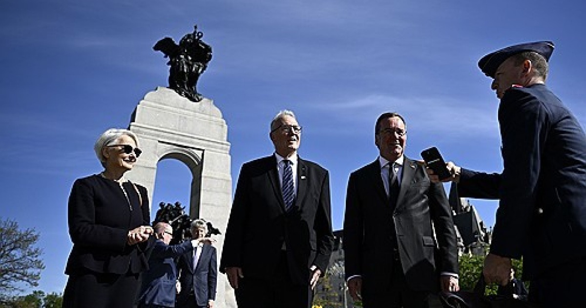 Canada German Defense Minister