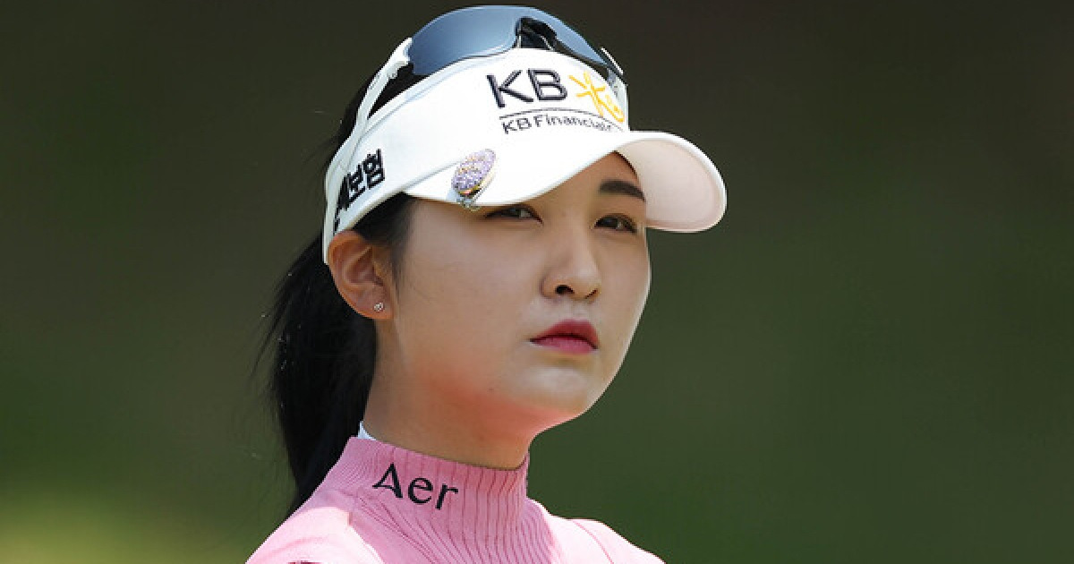 단독1위 이예원 "좋은 샷감 유지하려고 빈스윙 많이 했죠" [KLPGA NH투자증권]