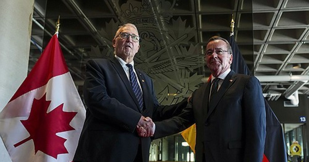 Canada German Defense Minister