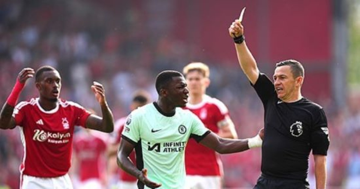 1조5000억 써 놓고 '깡패축구'했다…EPL 단일시즌 '최다 경고' 경신 유력