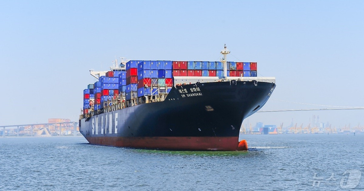 HMM·SM상선, 6월부터 선복 교환 서비스…국적 원양선사간 첫 협력