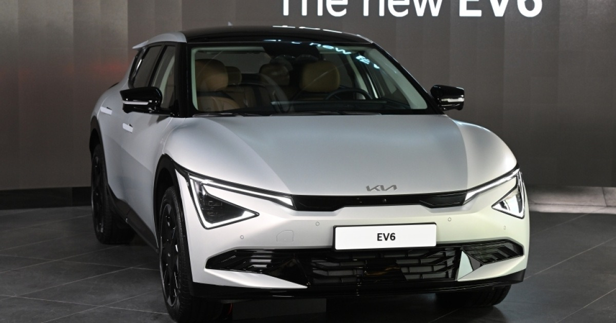 EV6 첫 '페이스리프트'…최대주행 494km·가격 동결
