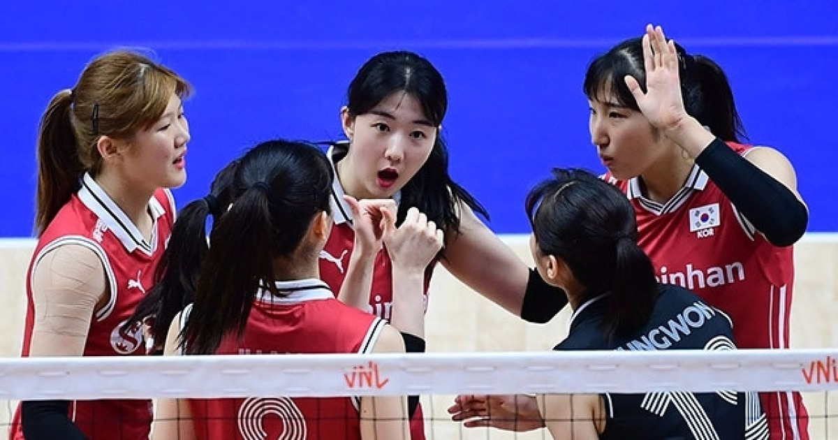 “지난 2년, 과도기였다” 모랄레스호 출항, VNL 27연패 악몽 떨쳐내야 하는데…韓 여자배구 명예 회복 성공할까