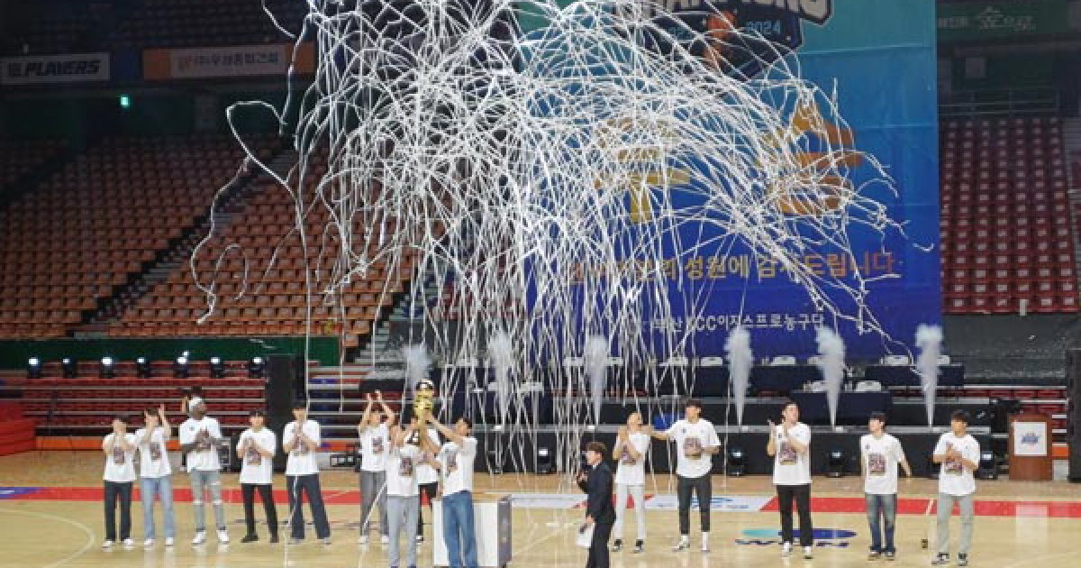 KCC 안방서 우승 뒤풀이…“내년에도 팬들 성원 보답”