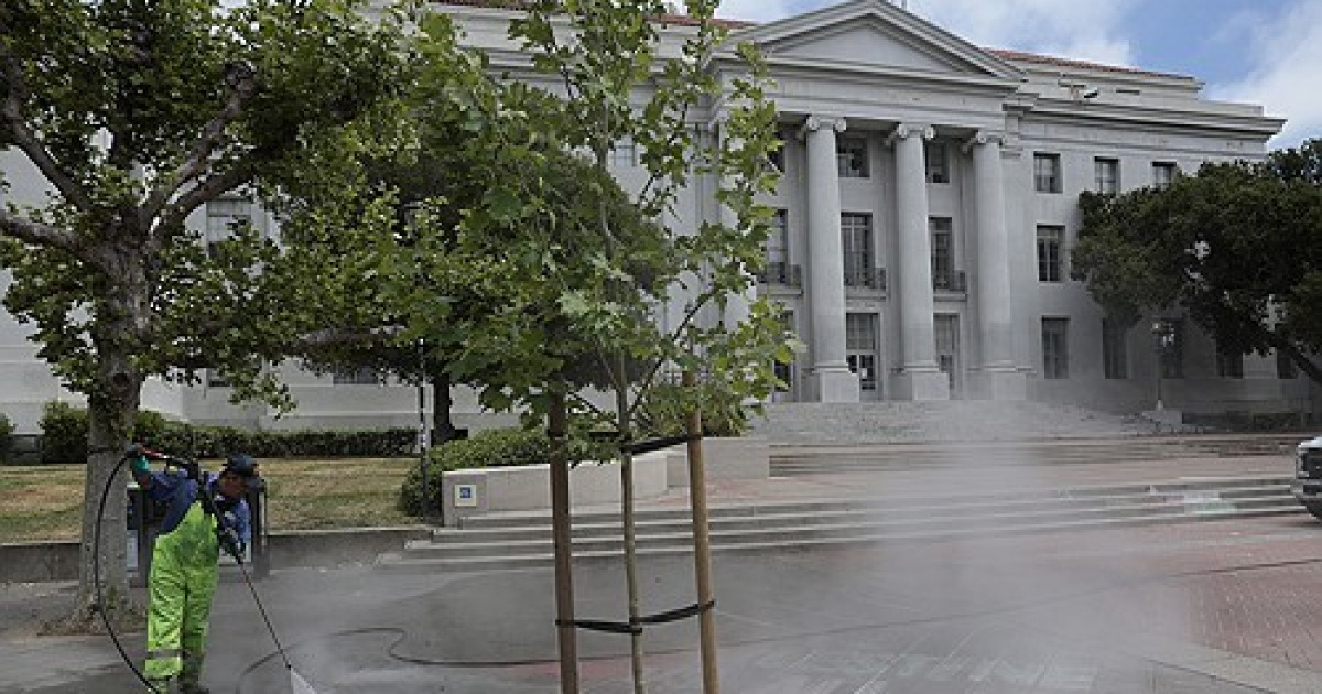 USA UC BERKELEY STUDENT ENCAMPMENT BREAKDOWN
