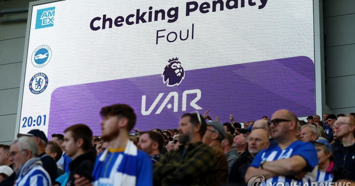 울버햄프턴 "논란 많은 VAR 없애자" 주장…EPL, 다음달 표결