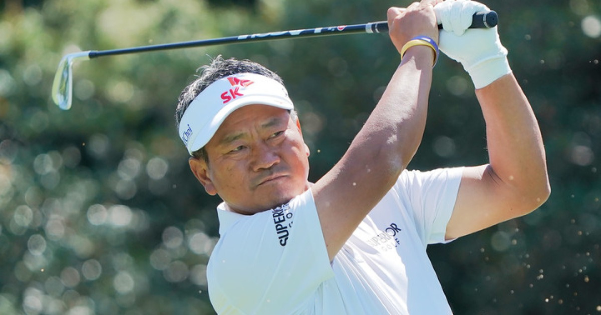 '혼자만 다른 골프장에서 쳤나?'..KPGA 투어 17승 청신호 켠 최경주 "목표를 우승으로 수정"