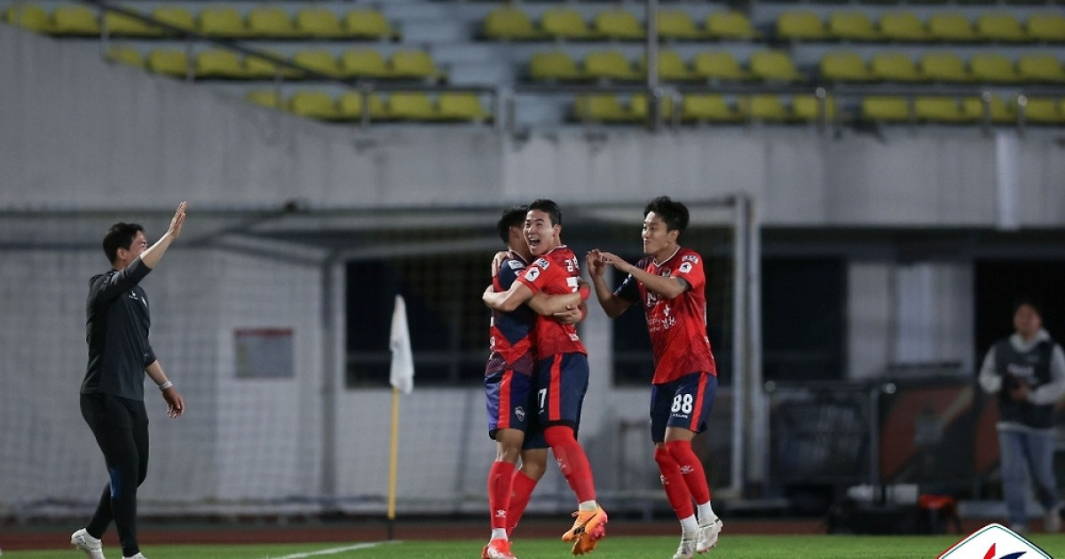 [K리그1 13R] ‘김태현 2연속 SON 빙의골’ 김천, 제주에 1-0 승… 8경기 무패+2위로 상승