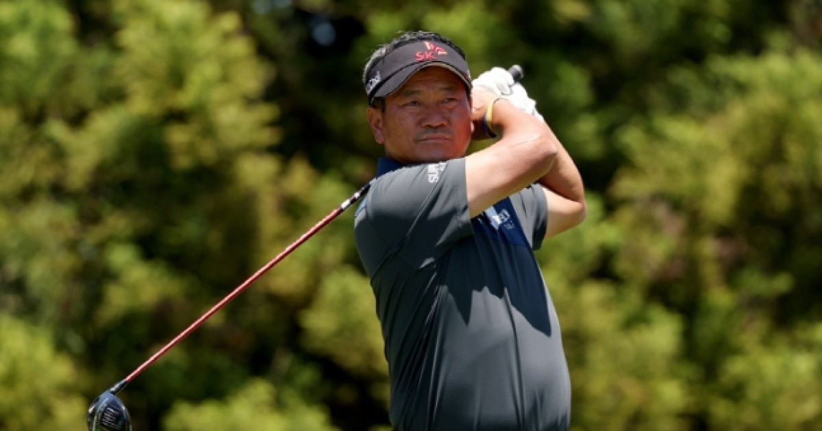 '54번째 생일' 최경주, KPGA 통산 17승… 최고령 '우승' 역사