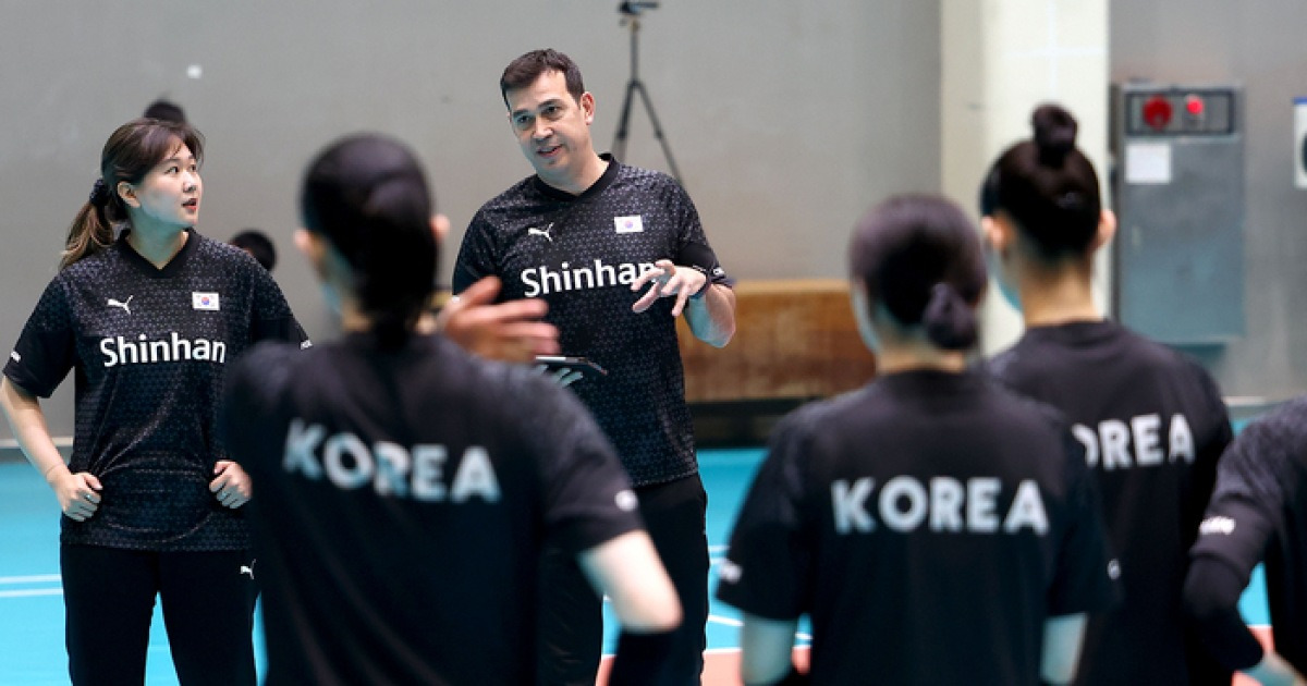 모랄레스 감독 체제 여자배구도 승점 없이 3연패, VNL 30연패 수모