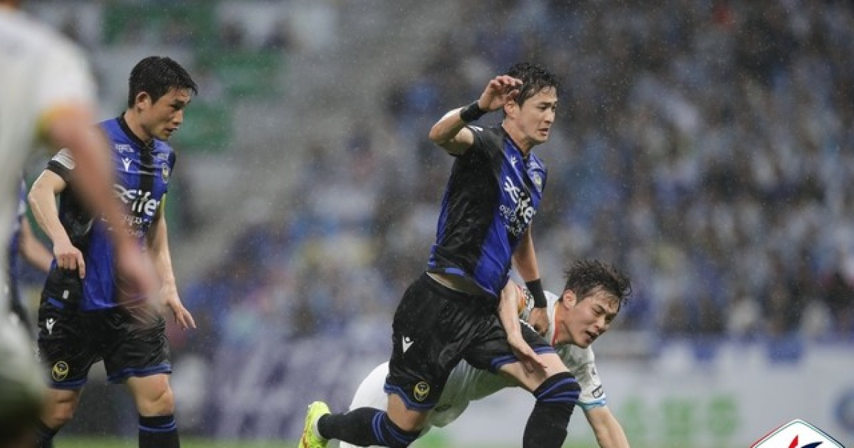 [b11 현장] 대전전 위닝골… 인천 MF 문지환의 안타까운 심정, "그 사건, 대다수 팬들의 잘못이 아닌데…"