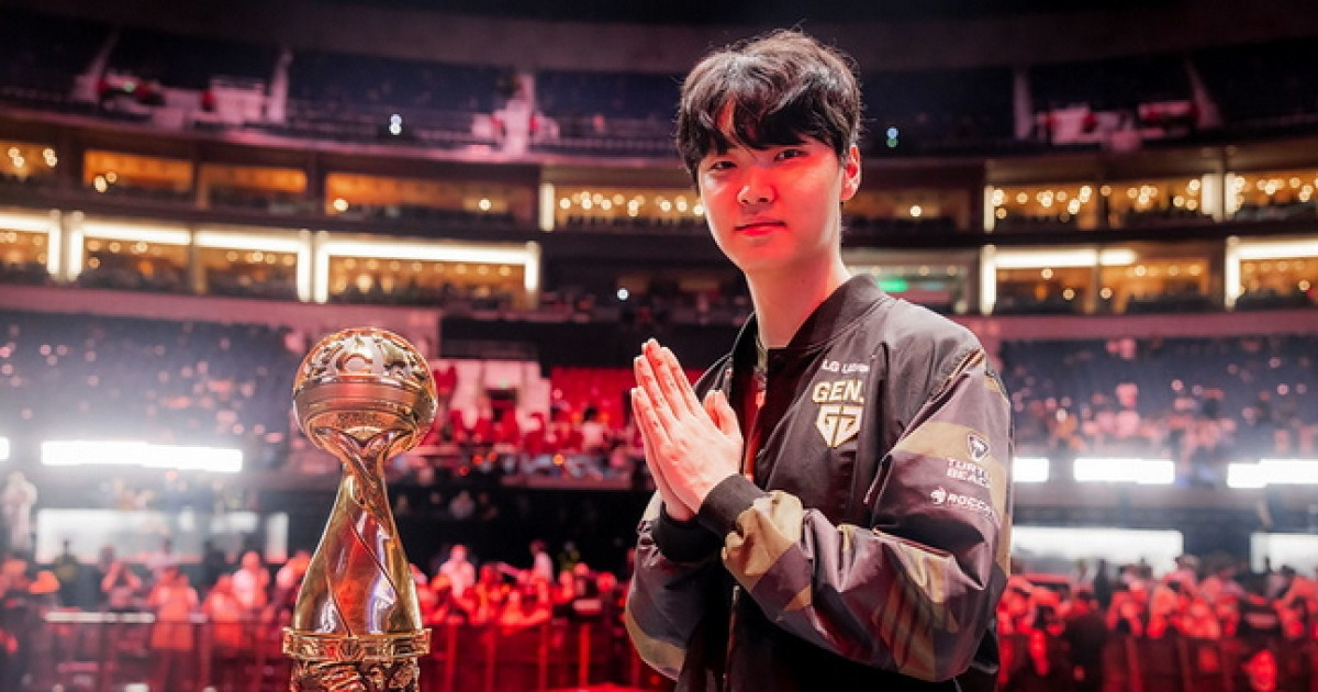 [MSI] 첫 국제 대회 우승 '쵸비' 정지훈 "드디어 해냈다는 생각에 감정 북받쳐"