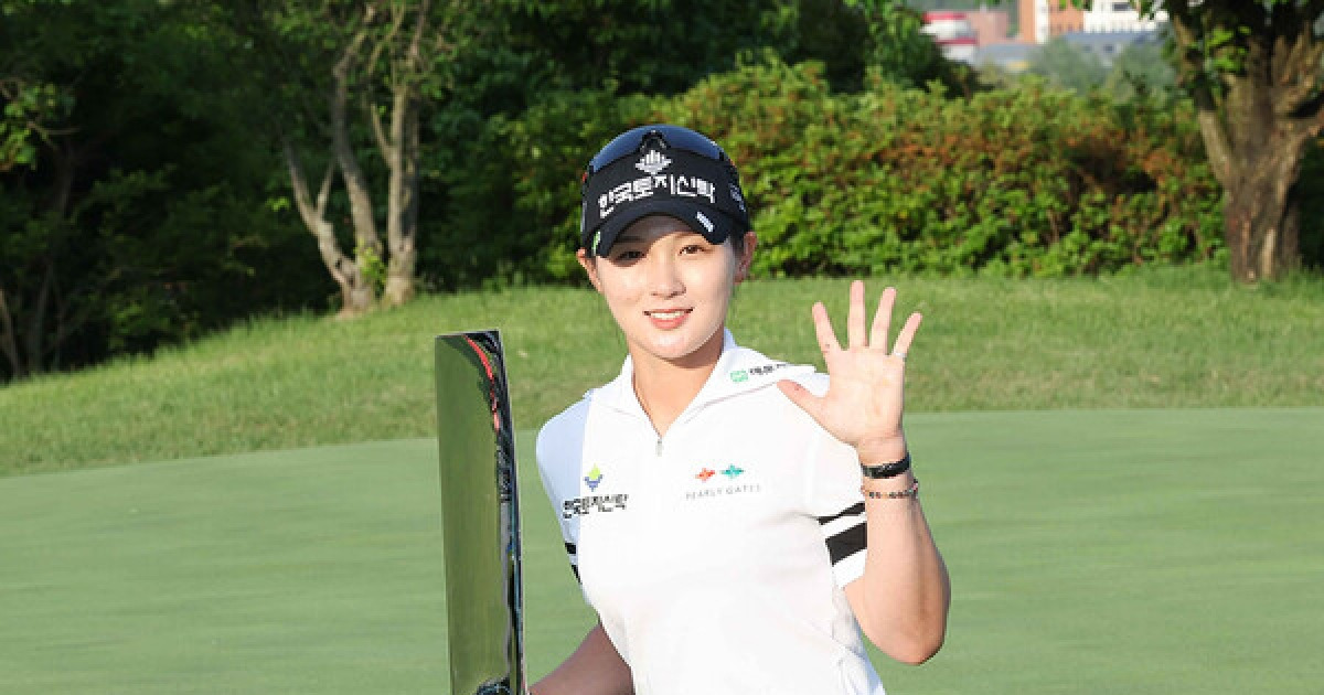 박현경, 이예원과 명승부 끝에 '매치퀸' 등극…KLPGA 상금·대상포인트 1위(종합)