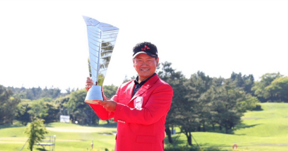 KPGA투어 최고령 우승 달성한 최경주, 세계랭킹 1713계단 ‘껑충’
