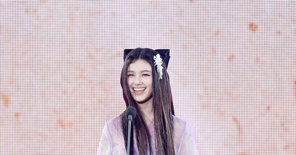 [mhn포토] 뉴진스 다니엘 '2024 코리아 온 스테이지 MC 맡았어요'