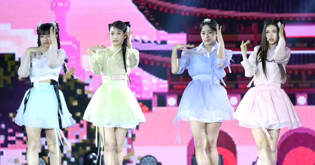 뉴진스, 경복궁 4색으로 물들였다…소속사 분쟁 후 첫 공식 무대