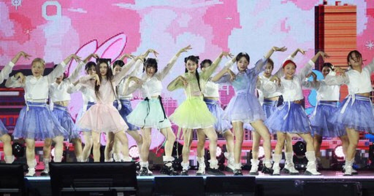 뉴진스, 한복 입고 경복궁 등장… 민희진·하이브 분쟁 후 첫 무대