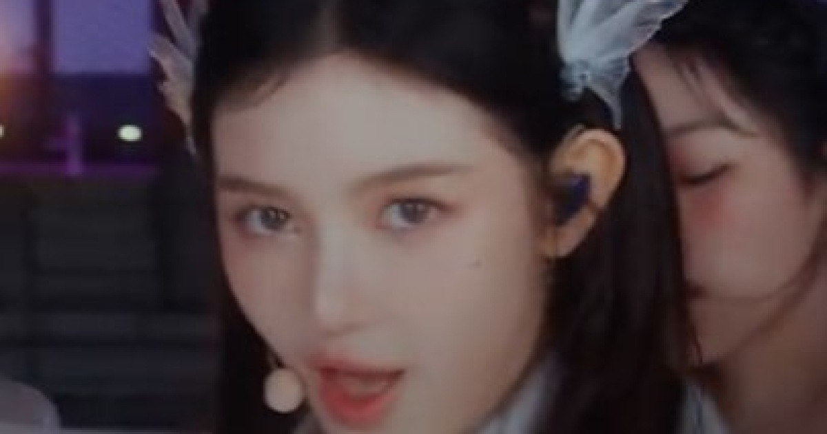 뉴진스, 한복 입고 경복궁 등장…민희진-하이브 분쟁 후 첫 무대