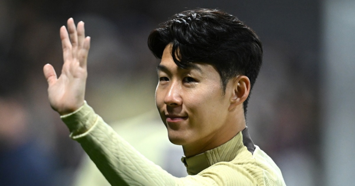 팬들은 ‘캡틴 SON’을 선택할까···팬투표로 뽑는 ‘EPL 올해의 팀’, 스트라이커 후보에 포함된 손흥민