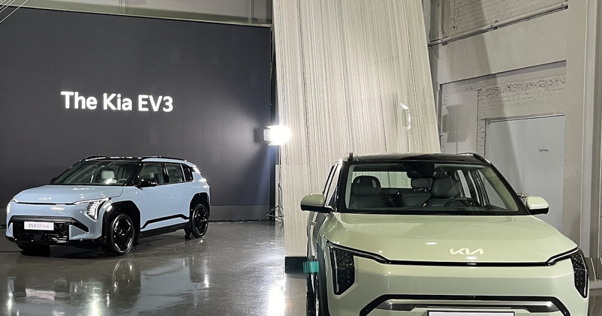 "후, 이정도면 됐나요"…'완충시 500km·3천만원대' 기아 EV3 공개