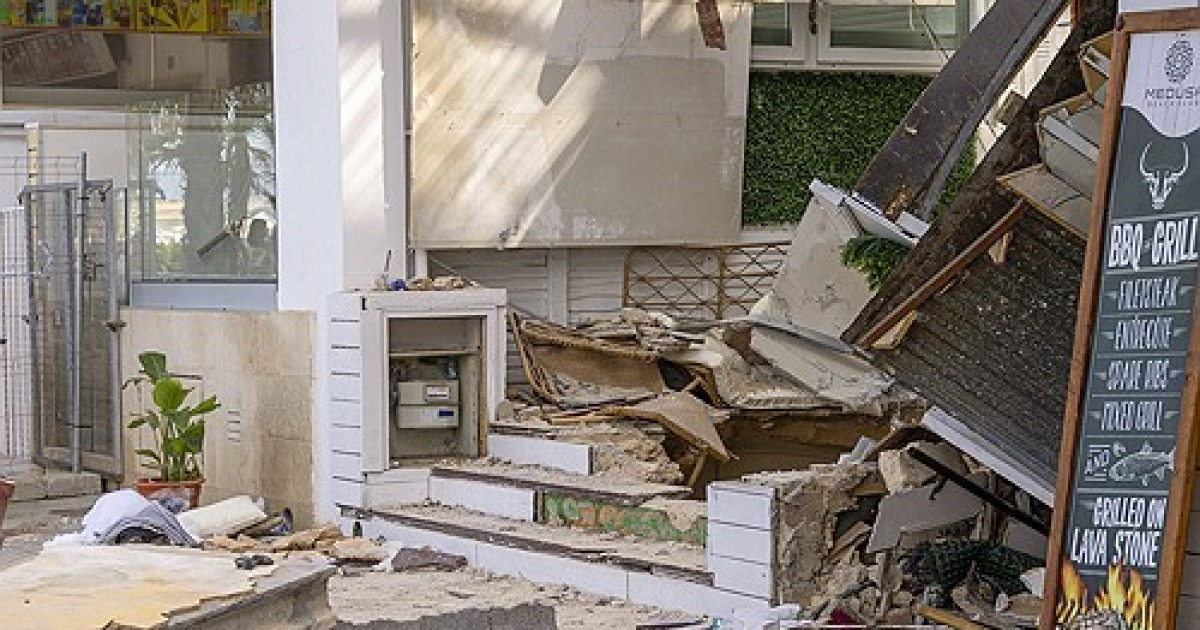 SPAIN RESTAURANT COLLAPSE