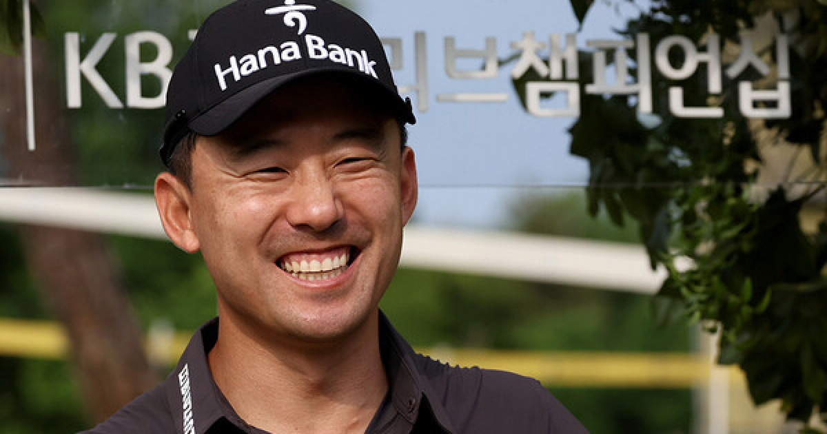 22개 신들린 퍼팅 한승수 "날씨가 관건…목표는 우승" [KPGA KB금융]