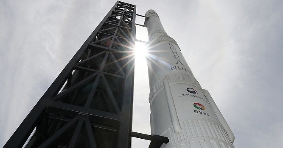 오늘 '우주항공청 개청'…누리호 발사체 모형 위로 뜬 해무리