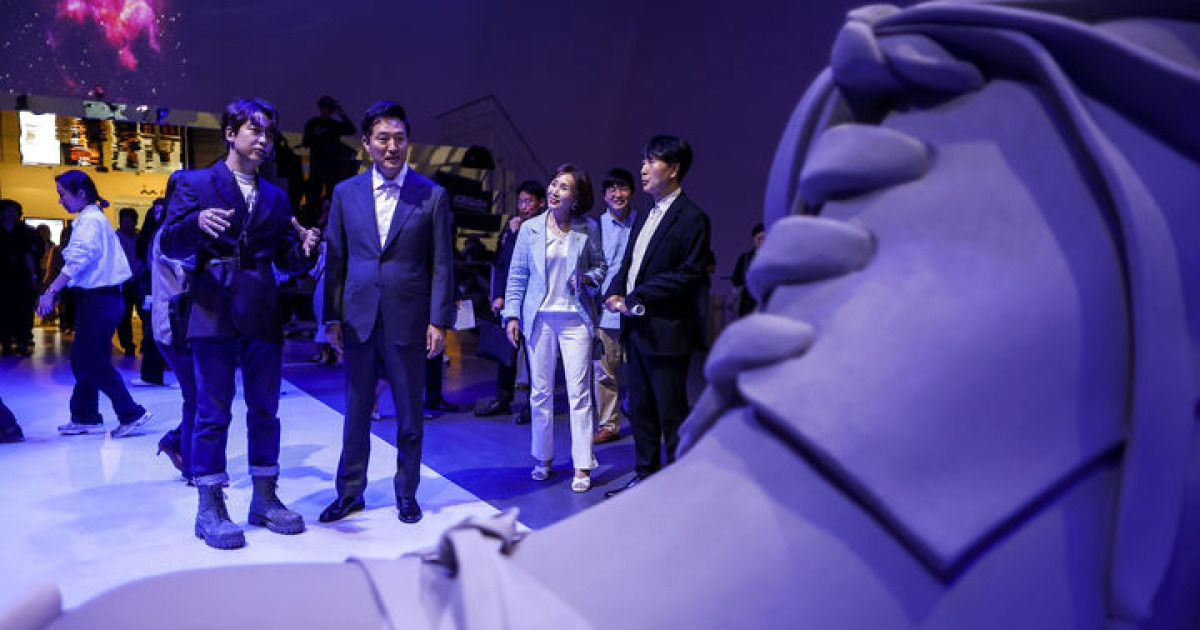 DDP 쇼룸 찾은 오세훈 시장