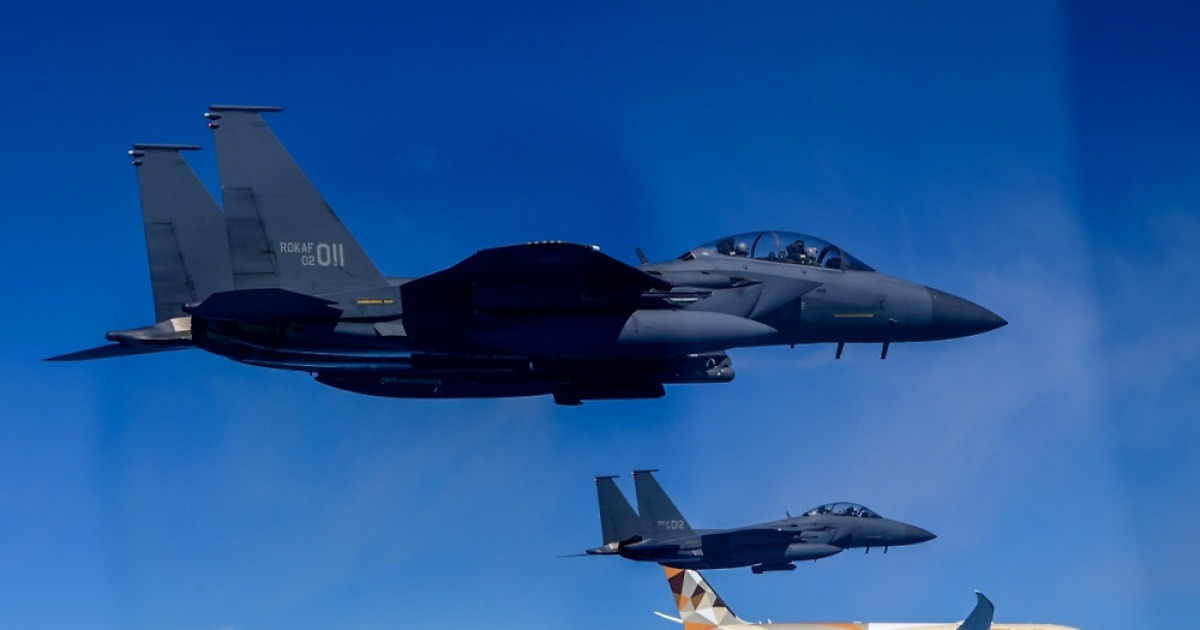 UAE 대통령기에 공군 F-15K 4대 호위비행…국빈방한 시작