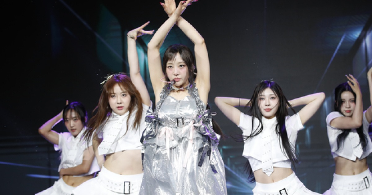 Loona's Yves steps into solo spotlight with EP 'Loop'