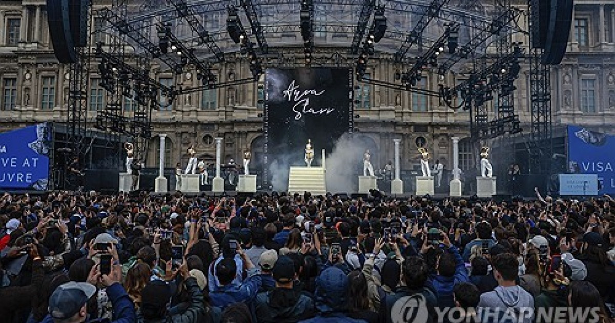 Visa Live at le Louvre