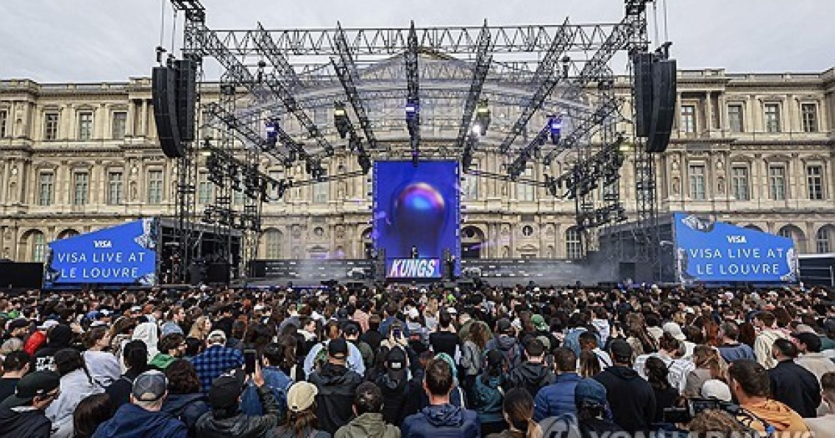 Visa Live at le Louvre