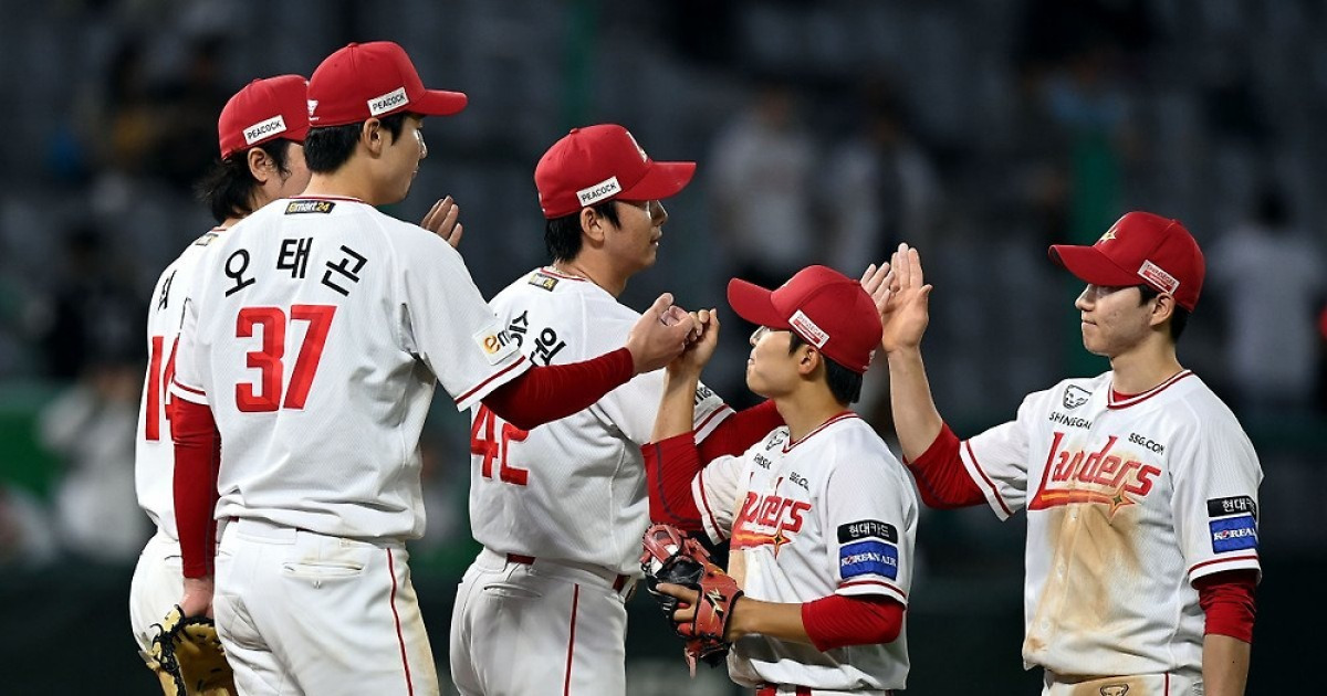 SSG, LG 꺾고 8연패 탈출! [포토]