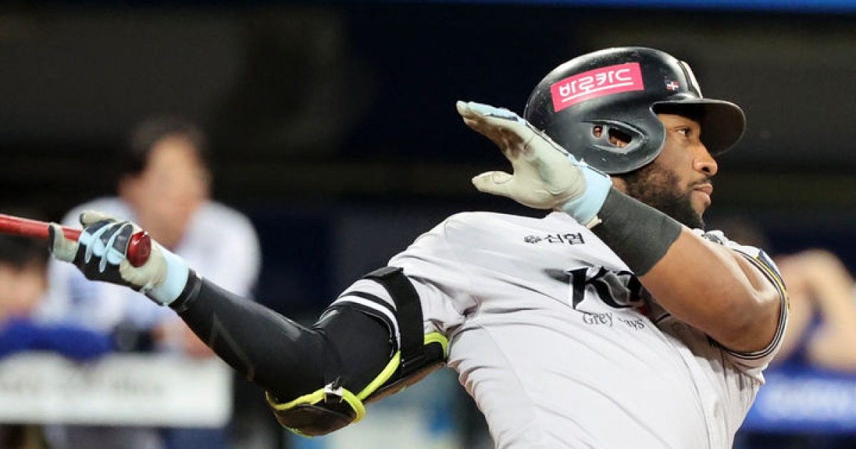 '로하스 만루홈런' KT, KIA 6연승 저지하고 2연패 탈출