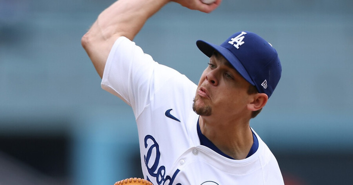 '세상에' 156km 영건이 다저스 ERA 1위라니…최저연봉급 투수의 대반란