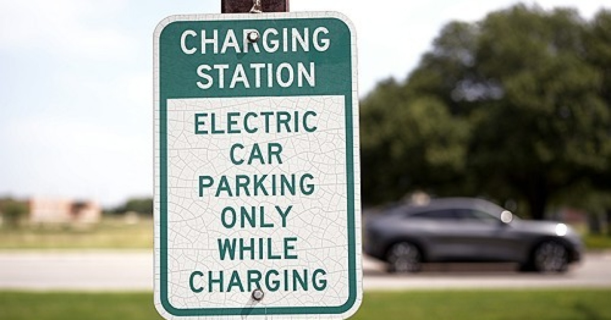 AP Poll Electric Vehicles