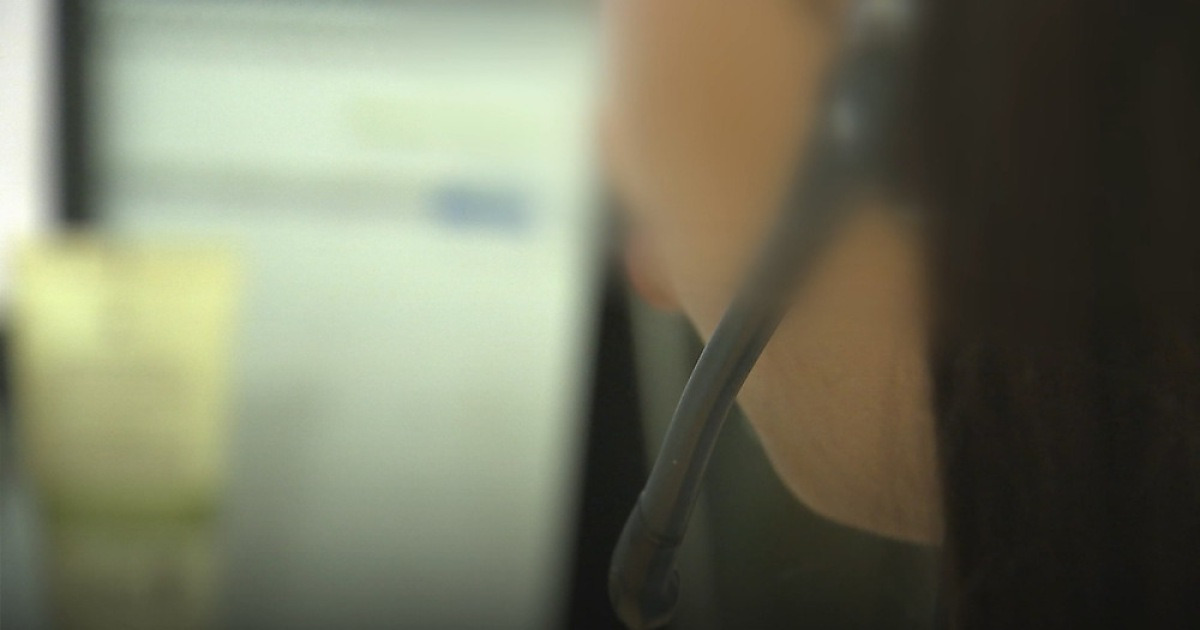 "입 닥쳐 XX" 다짜고짜 폭언해도…상담사 90% "참는다"