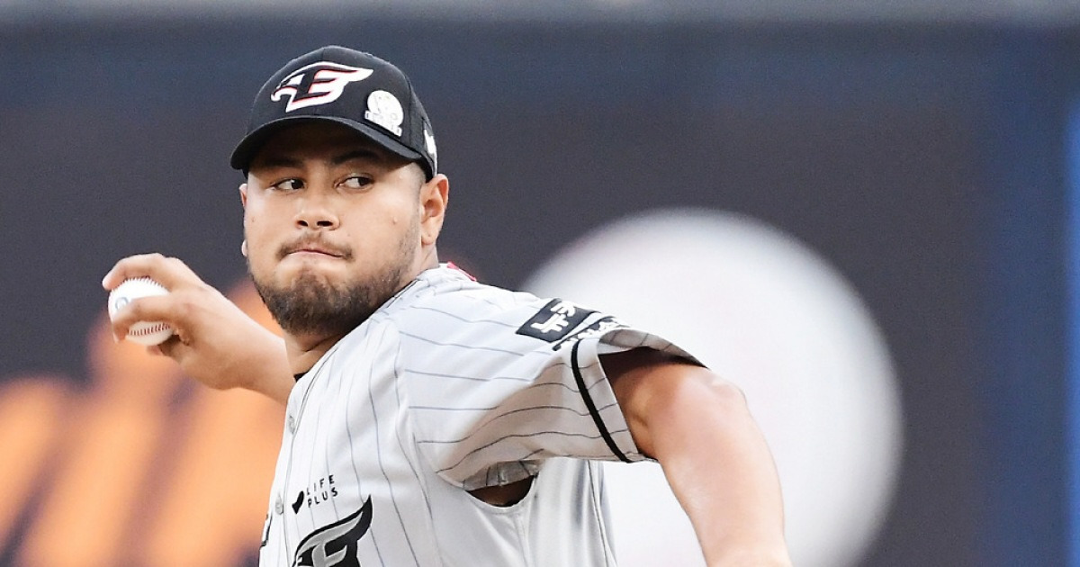 '최고구속 153km' 한화 바리아, 진땀 나는 KBO리그 데뷔전 '안정감 되찾고 4이닝 2실점 합격투'