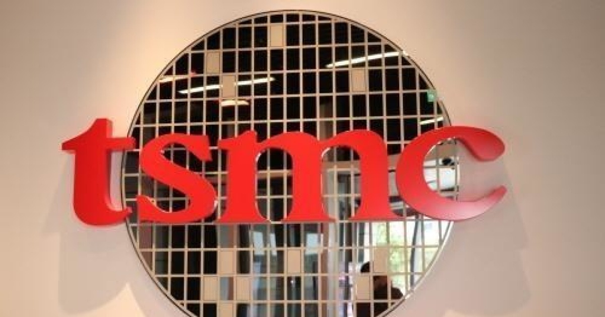 진격하는 TSMC… "ASML 차세대 EUV 장비 구매"