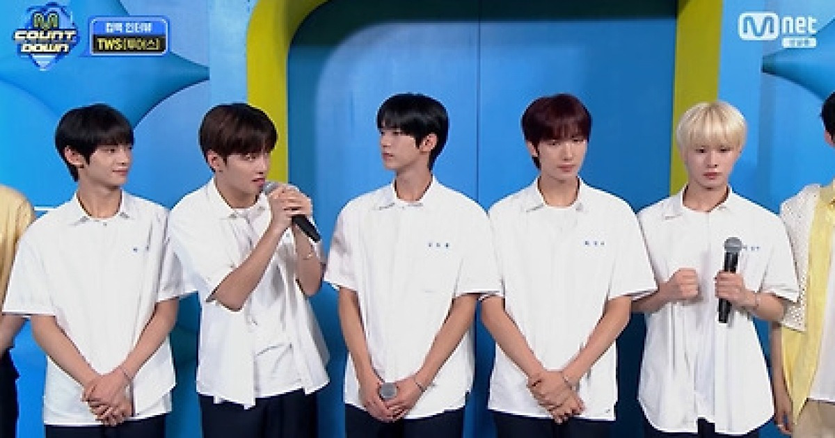 투어스, 선공개곡 'hey! hey!' 무대 최초 공개…청량한 에너지